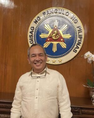 2 seasoned journos join government – Pinoy Exposé